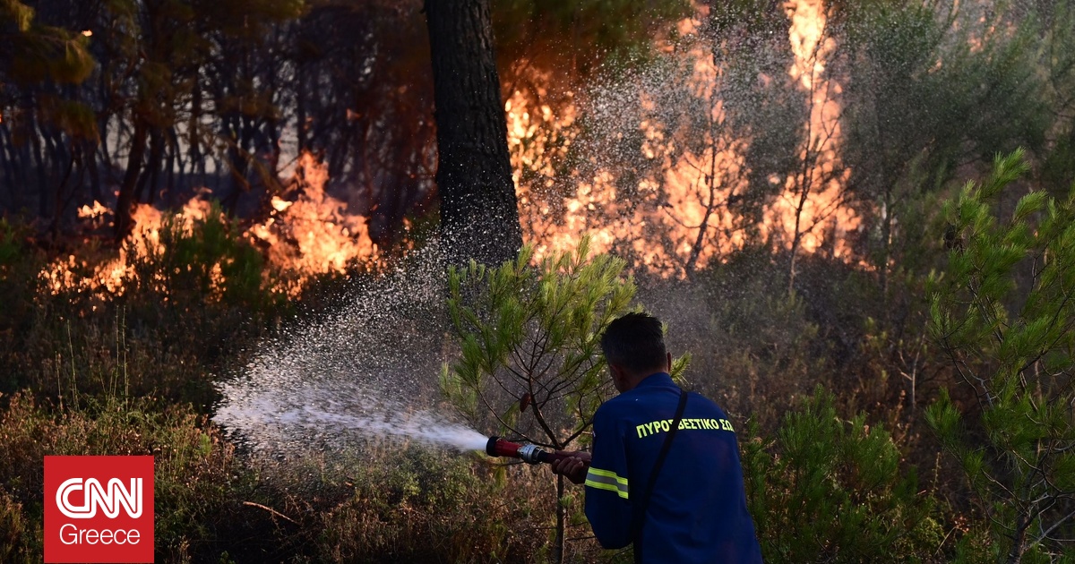 Φωτιά στη Τζια: Ήχησε το 112 - Εκκενώνονται δύο περιοχές - CNN.gr
