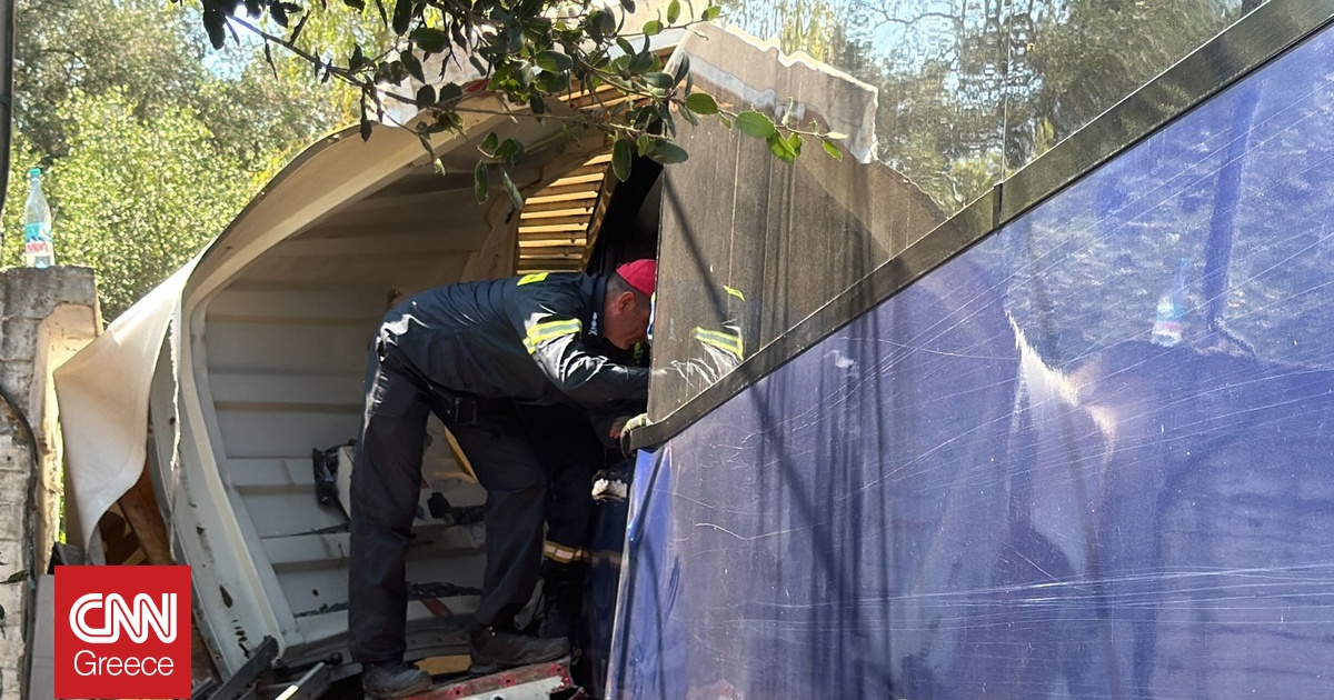 Κέρκυρα: Νεκρός ο οδηγός του λεωφορείου που συγκρούστηκε με φορτηγό ...