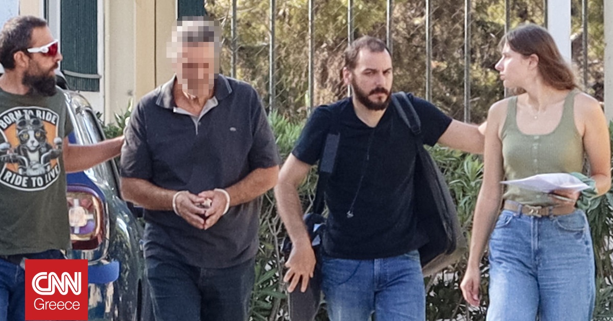 Προφυλακίστηκε ο 66χρονος καθηγητής για τις φωτιές στη Βάρη - CNN.gr