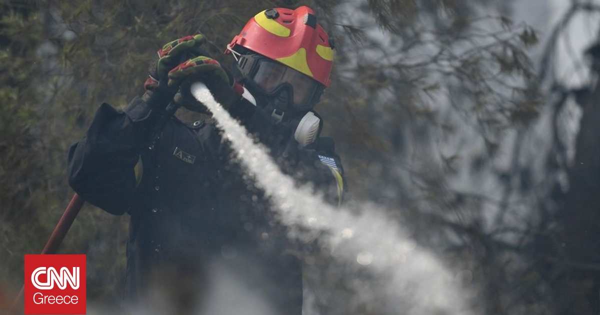 Πυροσβεστική: Οι αναζωπυρώσεις δημιουργούν διαρκώς νέες εστίες που ...