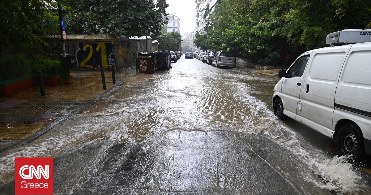 Καταιγίδα στην Αττική: Δέντρο έπεσε σε περίφραξη σχολείου στο Περιστέρι ...