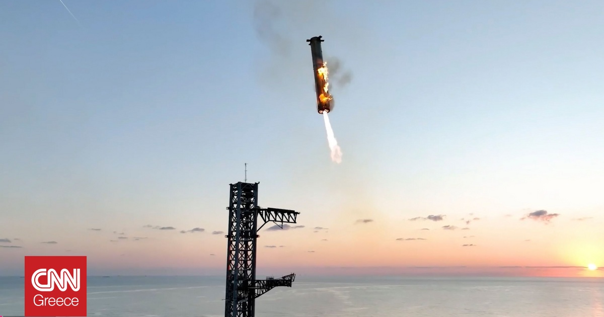 Η επική προσγείωση του πυραύλου της SpaceX που έγινε viral - Πώς τον έπιασαν οι «τσιμπίδες» - CNN.gr