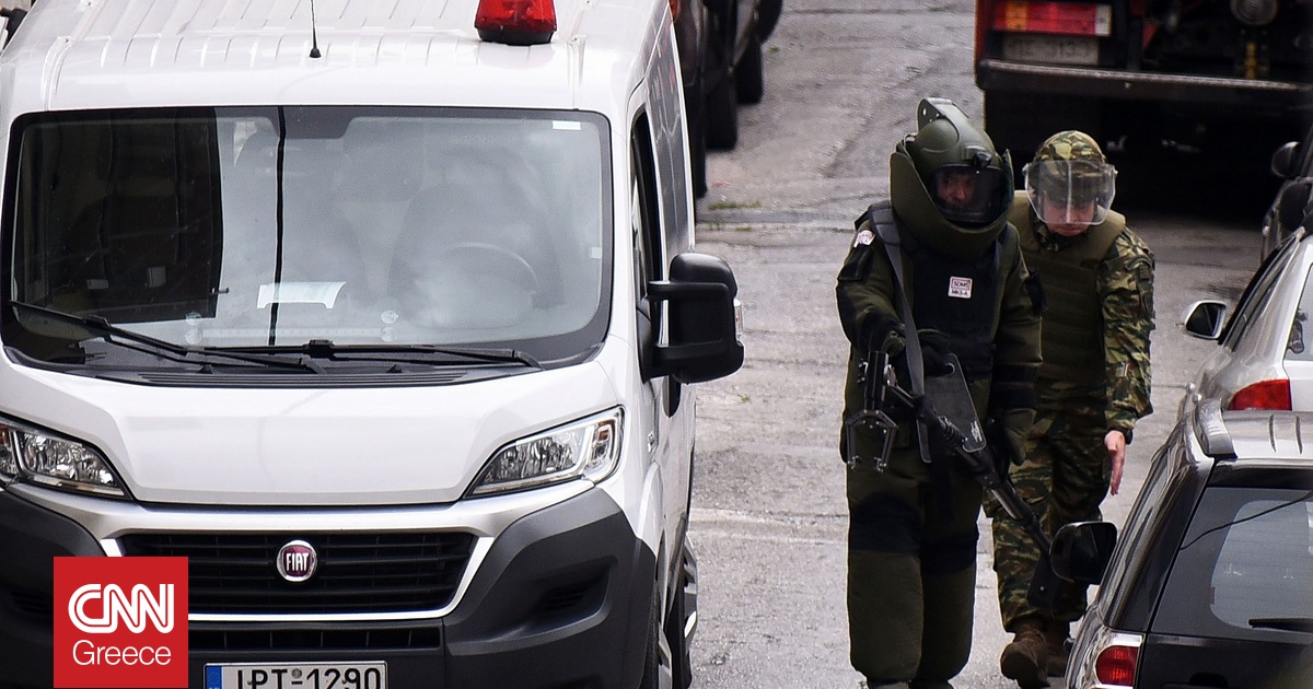 Καμίνια: Παρελήφθη από τον στρατό η χειροβομβίδα που βρέθηκε σε πυλωτή ...