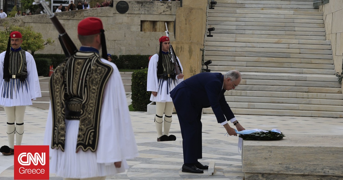Κατάθεση στεφάνου στον Άγνωστο Στρατιώτη από τον Πρόεδρο της ...
