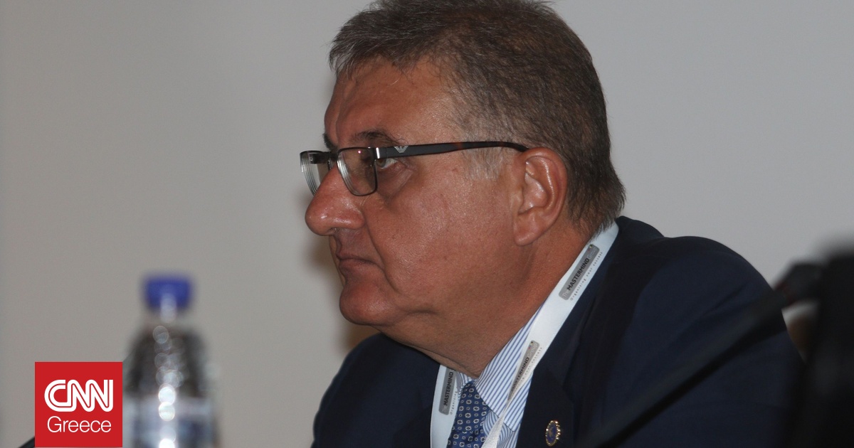 Στικάκια με καταγγελίες για τον Αθ. Εξαδάκτυλο στα χέρια του υπουργού ...
