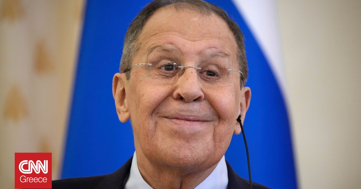 Με μπλούζα που γράφει CCCP αφίχθη στην Αλάσκα ο Λαβρόφ - CNN.gr