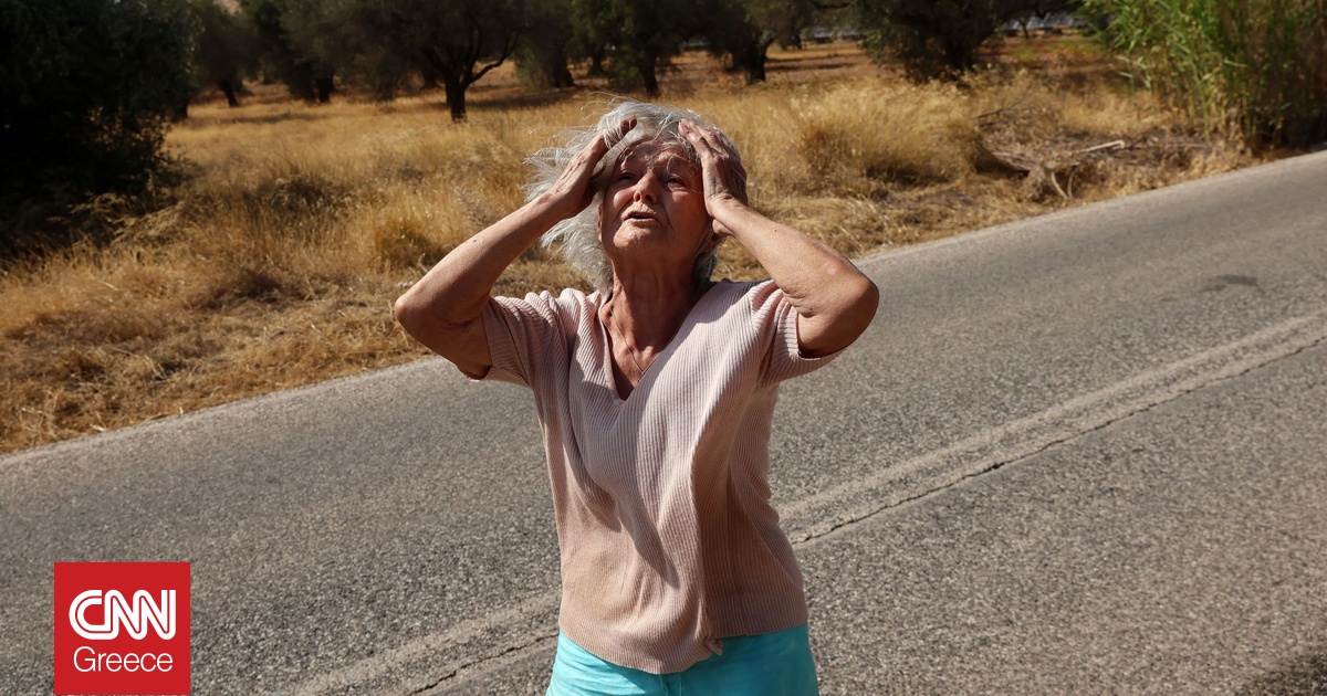 Φωτιά στην Κερατέα: Σε απόγνωση κάτοικοι που βλέπουν τα σπίτια τους να ...