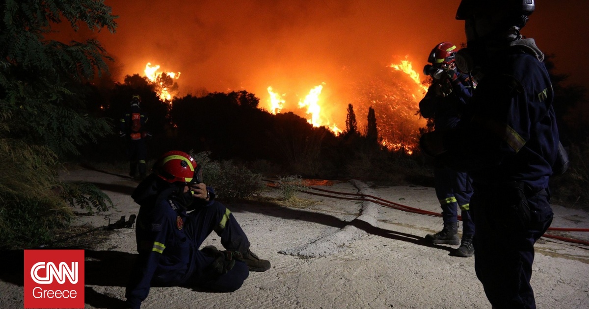 Συγκλονιστικές εικόνες με εξαντλημένους πυροσβέστες σε Πάτρα και Χίο ...