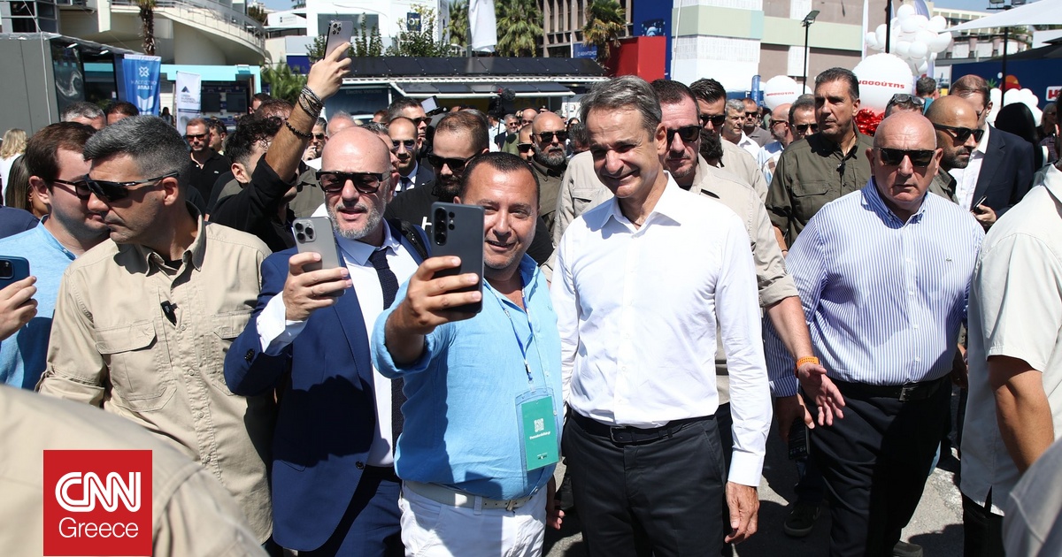 Η περιοδεία Μητσοτάκη στη ΔΕΘ: Οι φωτογραφίες με πολίτες, το μπιλιάρδο ...