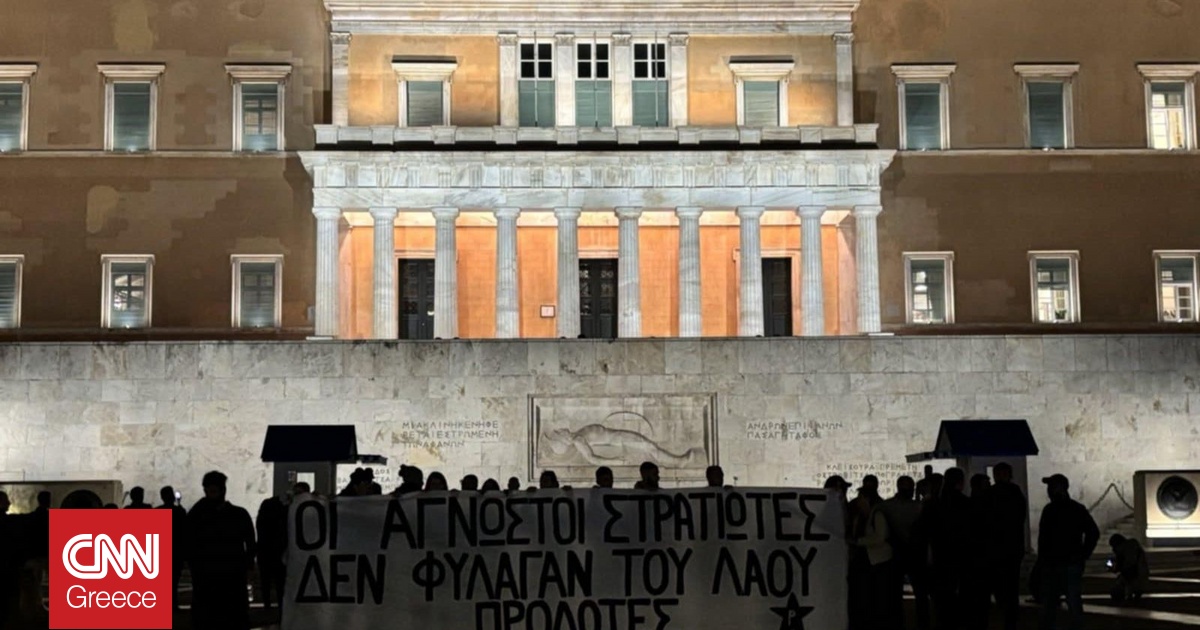 Πανό στον Άγνωστο Στρατιώτη άνοιξαν μέλη του «Ρουβίκωνα» - 23 ...