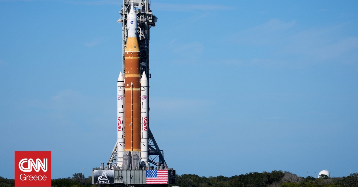Σε θέση εκτόξευσης ο πύραυλος της NASA: Η πρώτη επανδρωμένη αποστολή ...