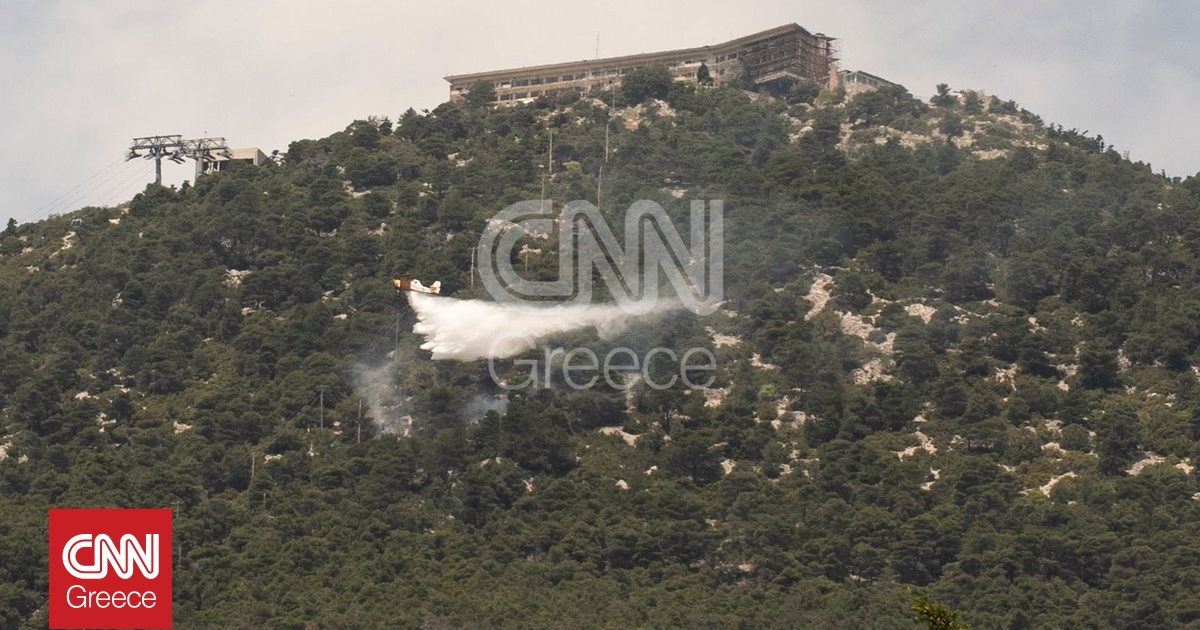 Φωτιά στην Πάρνηθα κοντά στο καζίνο: Πάνω από 90 πυροσβέστες - Κλειστός ...