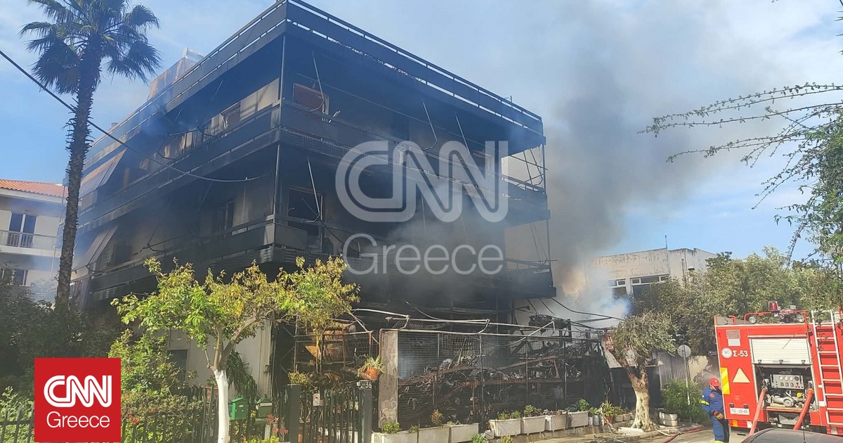 Φωτιά σε κατάστημα ανταλλακτικών στο Ίλιον: Επεκτάθηκε σε διαμερίσματα ...