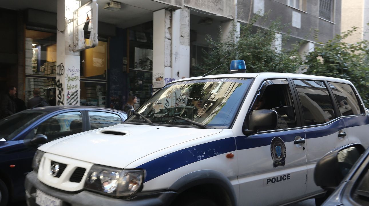 Έκλεψαν όπλο αστυνομικού στα Εξάρχεια - CNN.gr
