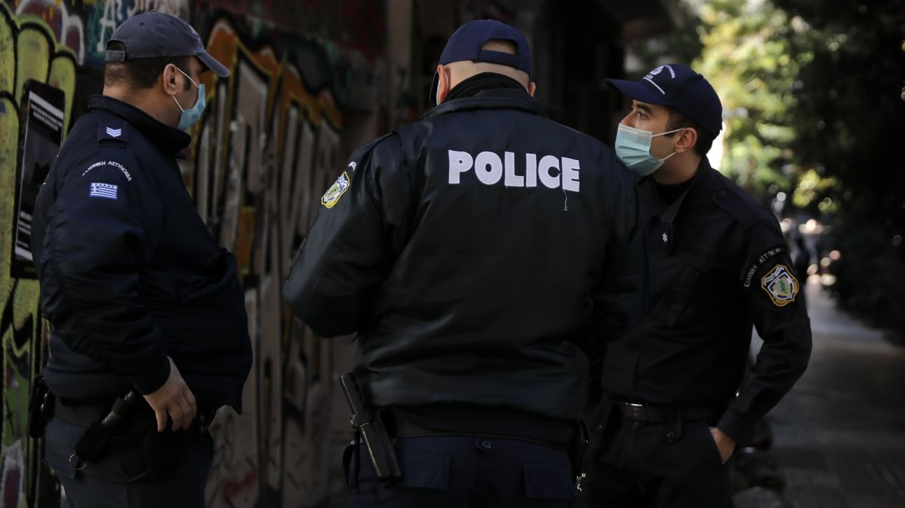Ζωγράφου: Αστυνομική επιχείρηση στη φοιτητική εστία του ΕΚΠΑ - CNN.gr