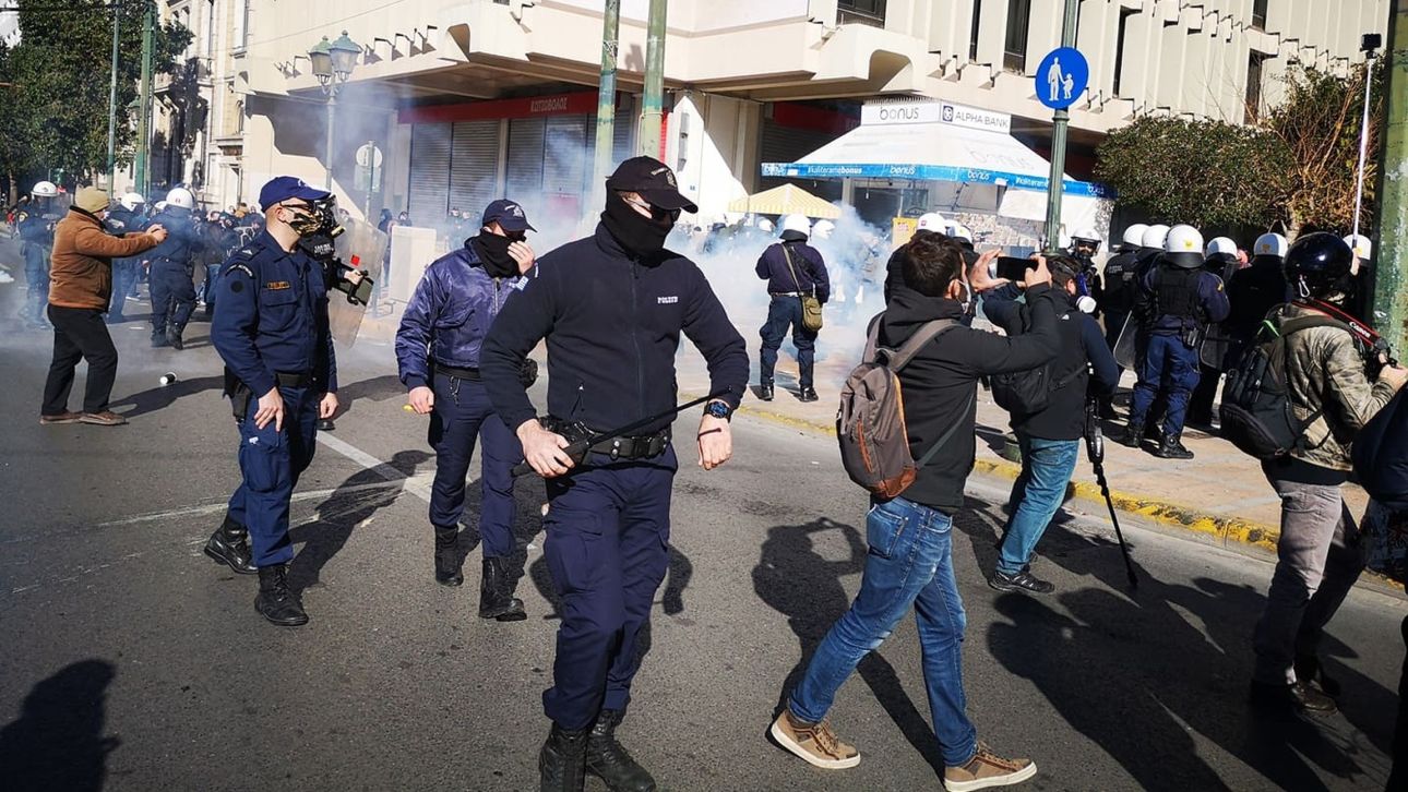Φοιτητικό συλλαλητήριο: Ένταση και χημικά στο κέντρο της Αθήνας - CNN.gr