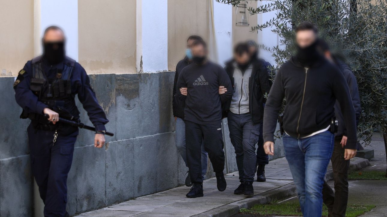 Προφυλακίστηκε ο συνεπιβάτης του Αλκέτ Ριζάι - CNN.gr