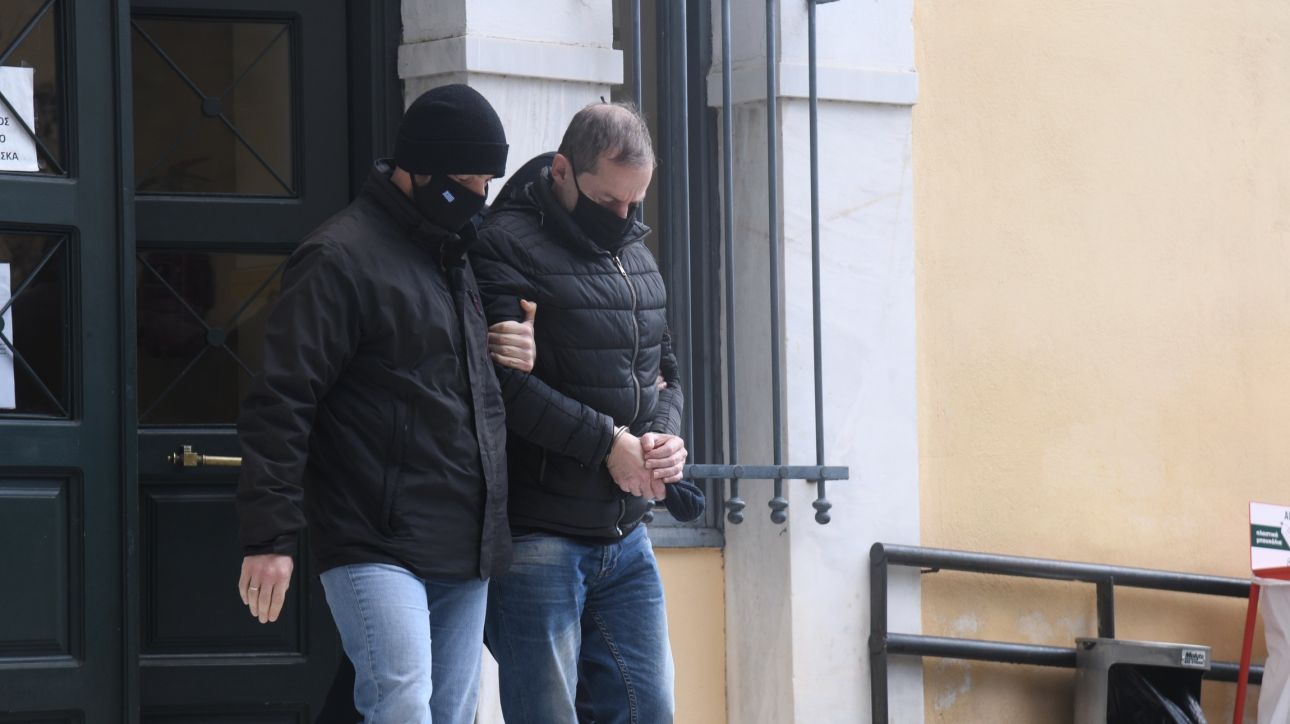 Υπόθεση Λιγνάδη: Στην Εισαγγελία αύριο οι δικηγοροι του Νίκου Σ. - CNN.gr