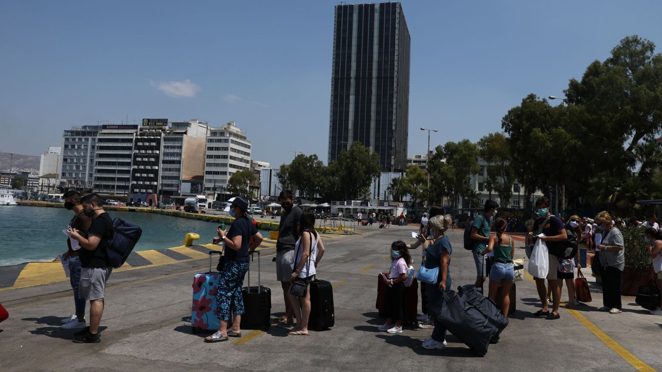 Ελαφρά αυξημένη η κίνηση στα λιμάνια - Μέτρα και αποστάσεις στα ταξίδια ...