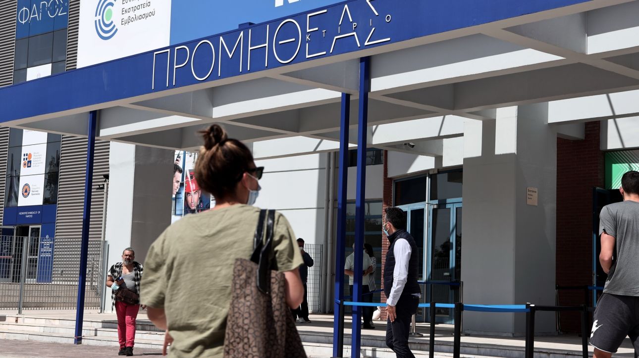 Κορωνοϊός: Σπεύδουν να εμβολιαστούν οι νέοι - Χιλιάδες ραντεβού σε ...