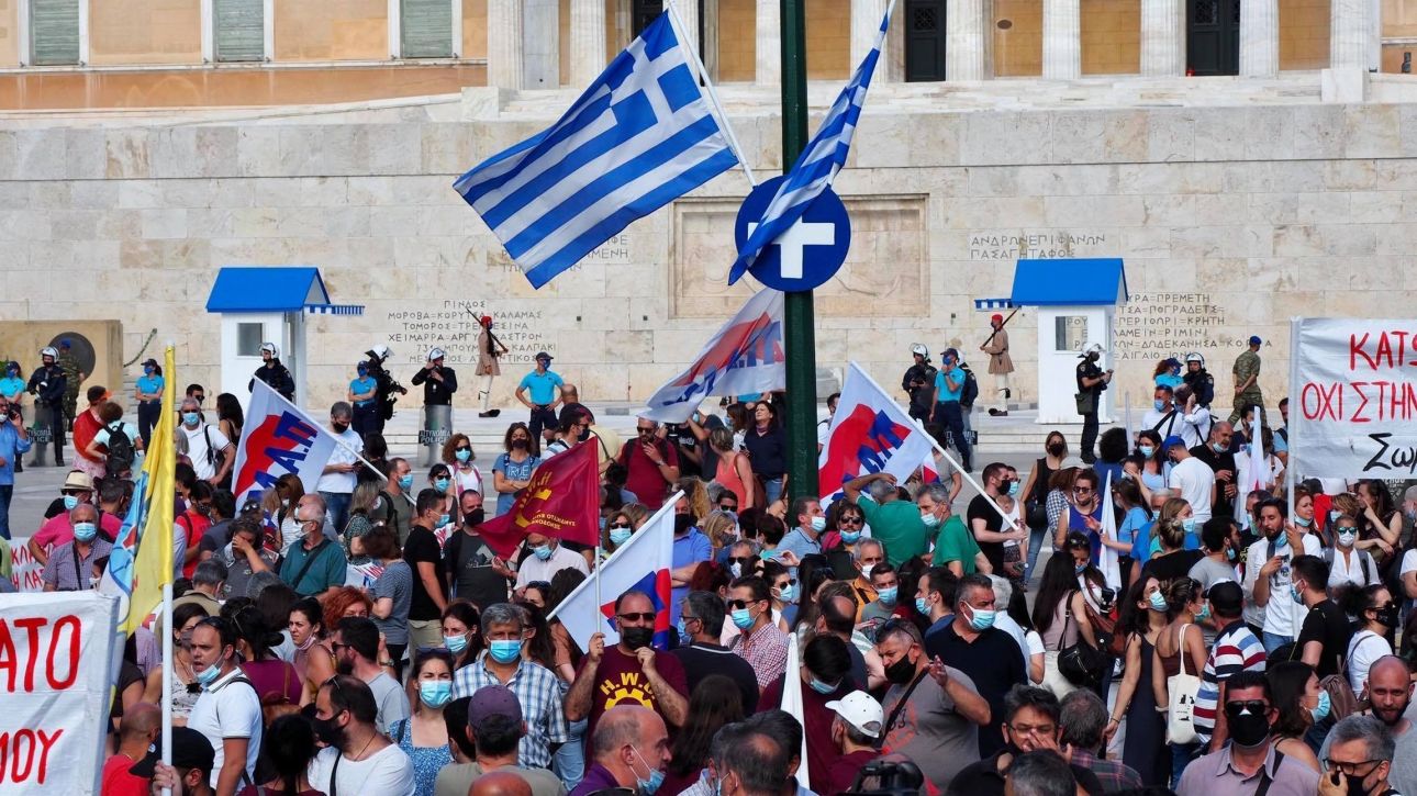 Απεργιακό συλλαλητήριο για το εργασιακό νομοσχέδιο στο Σύνταγμα - CNN.gr