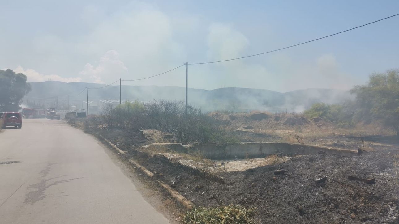 Φωτιά σε βυτιοφόρο στον Ασπρόπυργο: Οι πρώτες εικόνες από την περιοχή ...