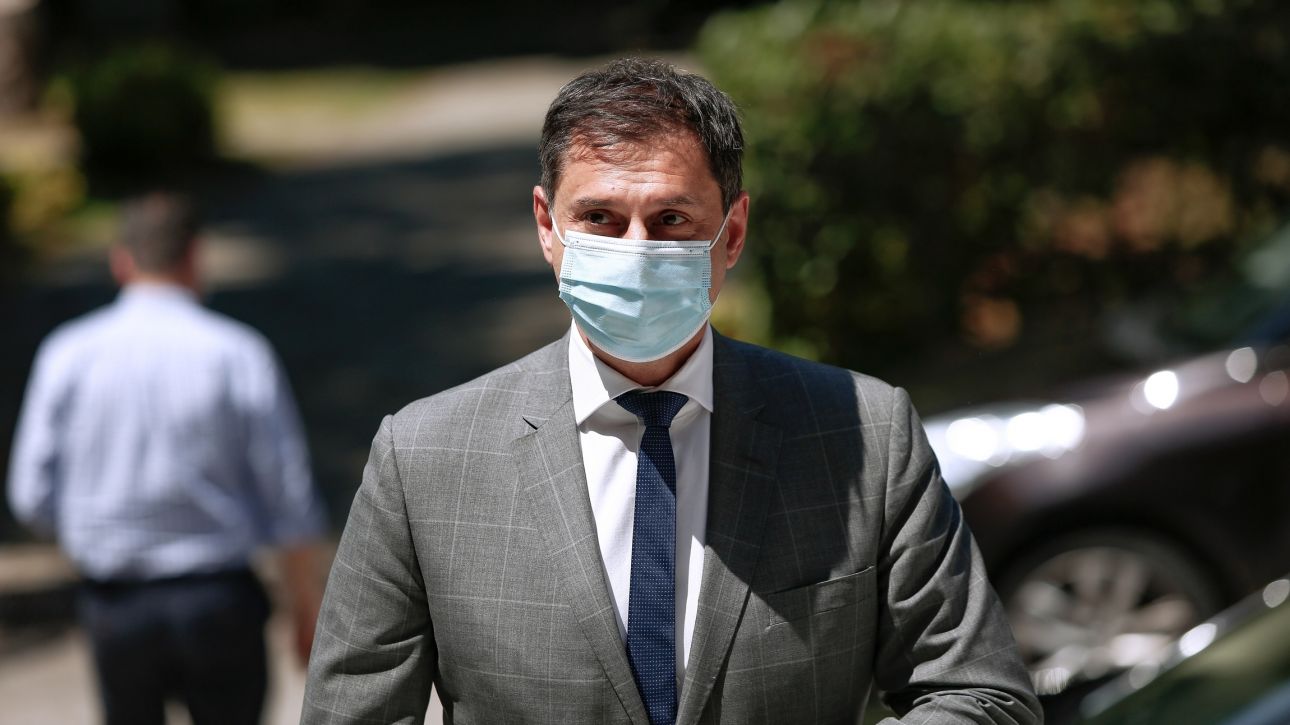 Θεοχάρης: «Ναι» στα τοπικά lockdown αν το επιβάλλει η κατάσταση - CNN.gr