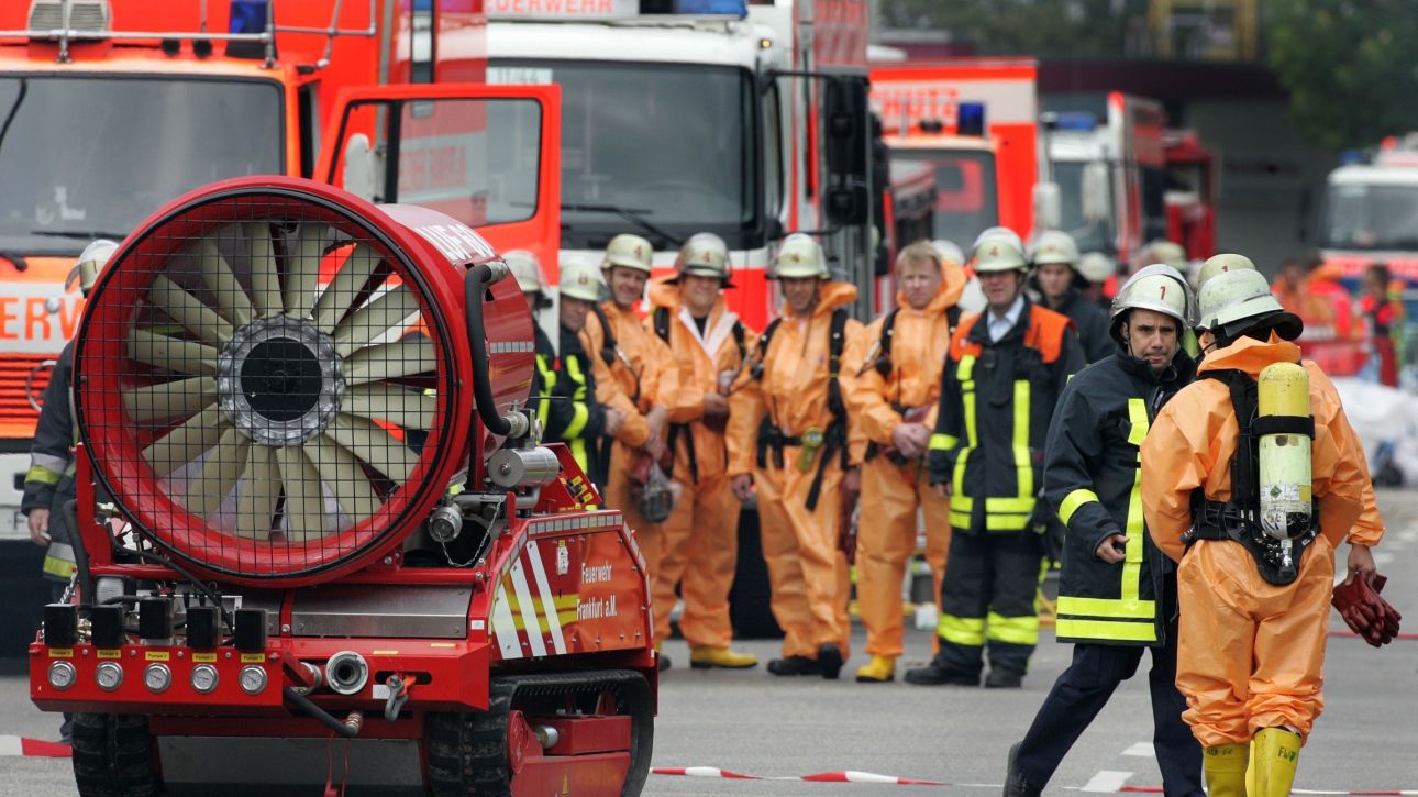 Γερμανία: Πυροσβέστες και οχήματα στέλνουν Βόρεια Ρηνανία - Βεστφαλία ...