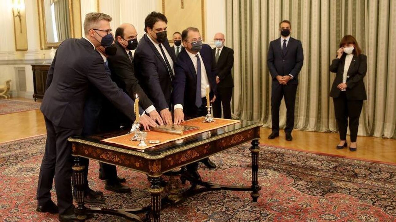 Ορκίστηκαν οι νέοι υπουργοί της κυβέρνησης στο Προεδρικό Μέγαρο - CNN.gr
