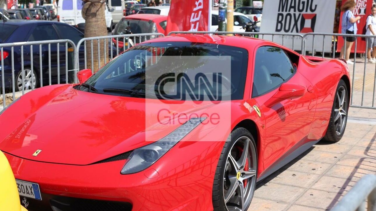 Ferrari: Παρέλαση χιλιάδων... ίππων στον Πειραιά - CNN.gr