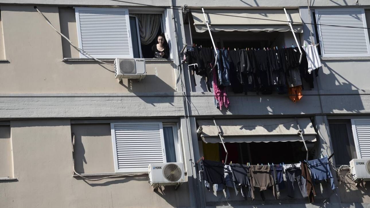 ΟΑΕΔ: Αύριο η παράδοση των εργατικών κατοικιών στην Ελευσίνα - CNN.gr