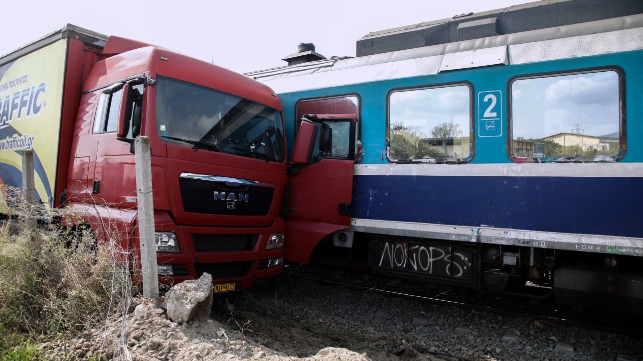 Συναγερμός στη Θεσσαλονίκη: Συγκρούστηκε τρένο με φορτηγό - CNN.gr