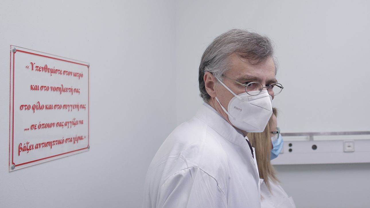 Κορωνοϊός: Δυσοίωνη πρόβλεψη Τσιόδρα για 800 διασωληνωμένους στις αρχές ...