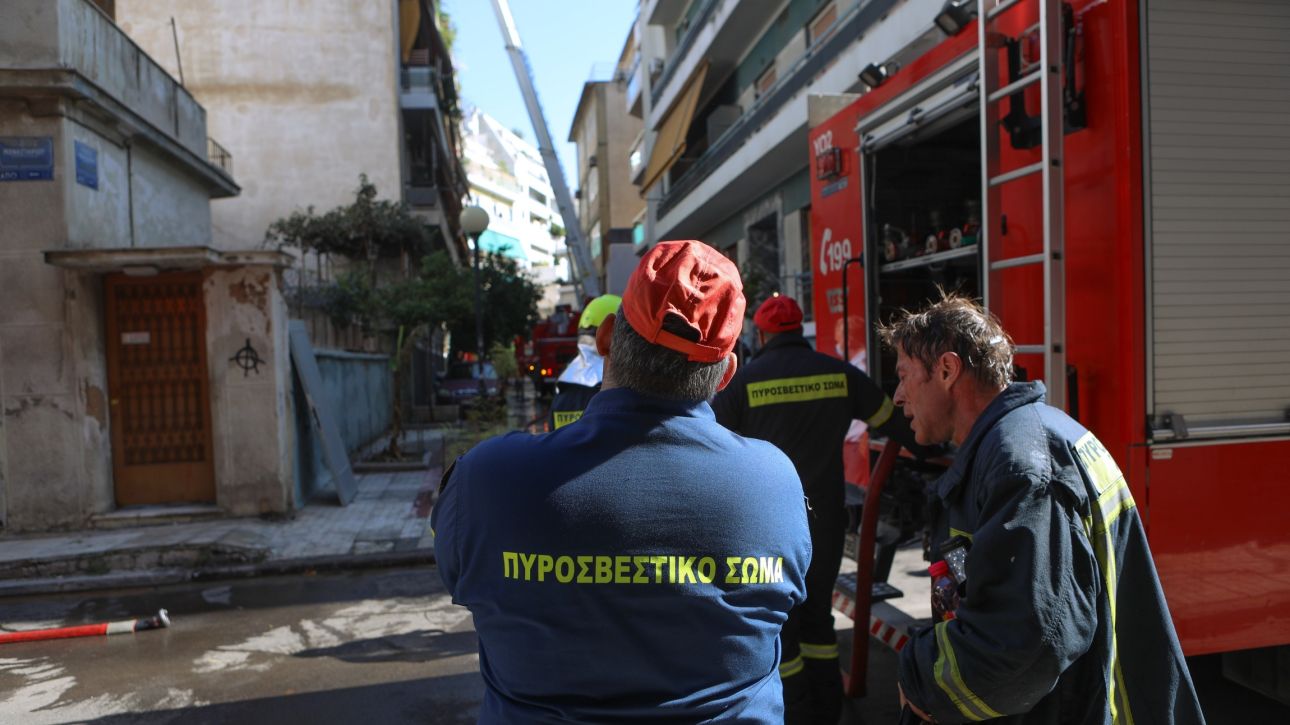 Φωτιά σε διαμέρισμα στο κέντρο της Αθήνας - Νεκρός ένας άνδρας - CNN.gr