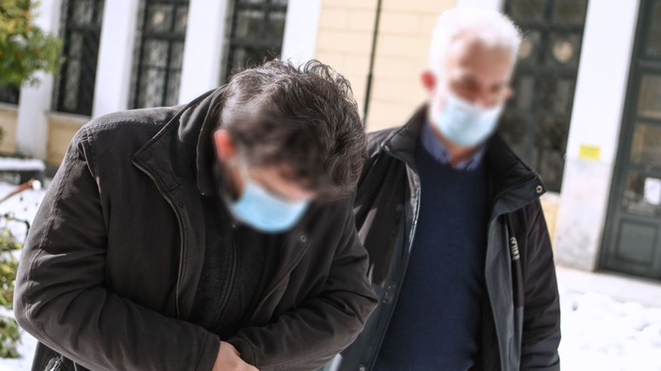 Υπόθεση βιασμού ανήλικης από ιερέα: Στον ανακριτή ο 37χρονος για την ...