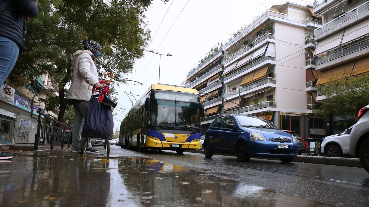 Πώς κινούνται τα ΜΜΜ στην Αττική - Ποιοι δρόμοι είναι κλειστοί και πού ...