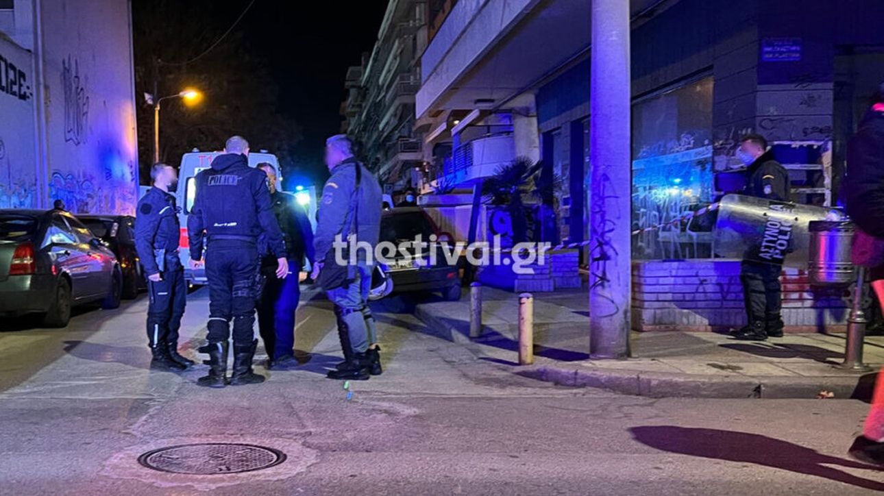 Επίθεση με μαχαίρι στη Θεσσαλονίκη: Ένας 19χρονος νεκρός και δύο ...