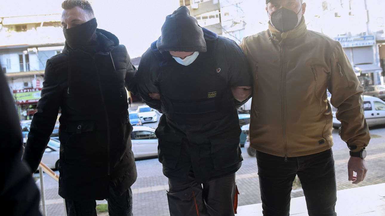 Δολοφονία 19χρονου Άλκη: Στα δικαστήρια ο 23χρονος - Με σκυμμένο το ...