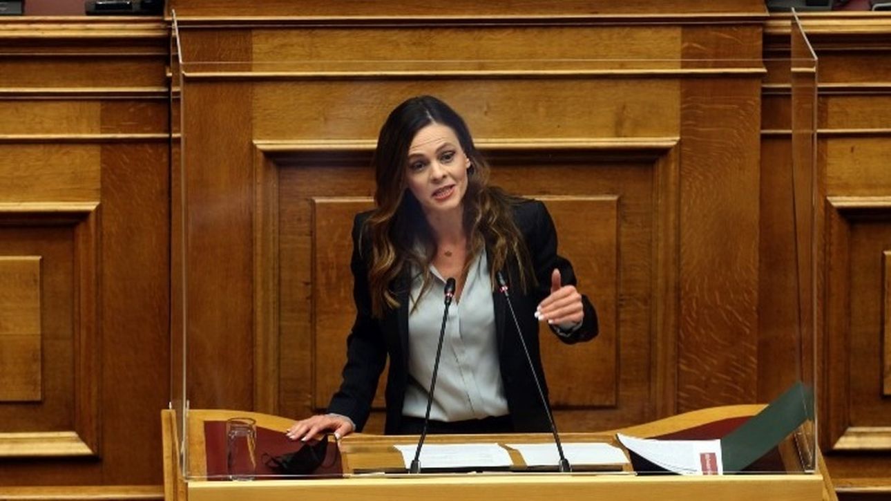Αχτσιόγλου: «Σήψη, παρακμή και κατήφορος στην κυβέρνηση Μητσοτάκη» - CNN.gr