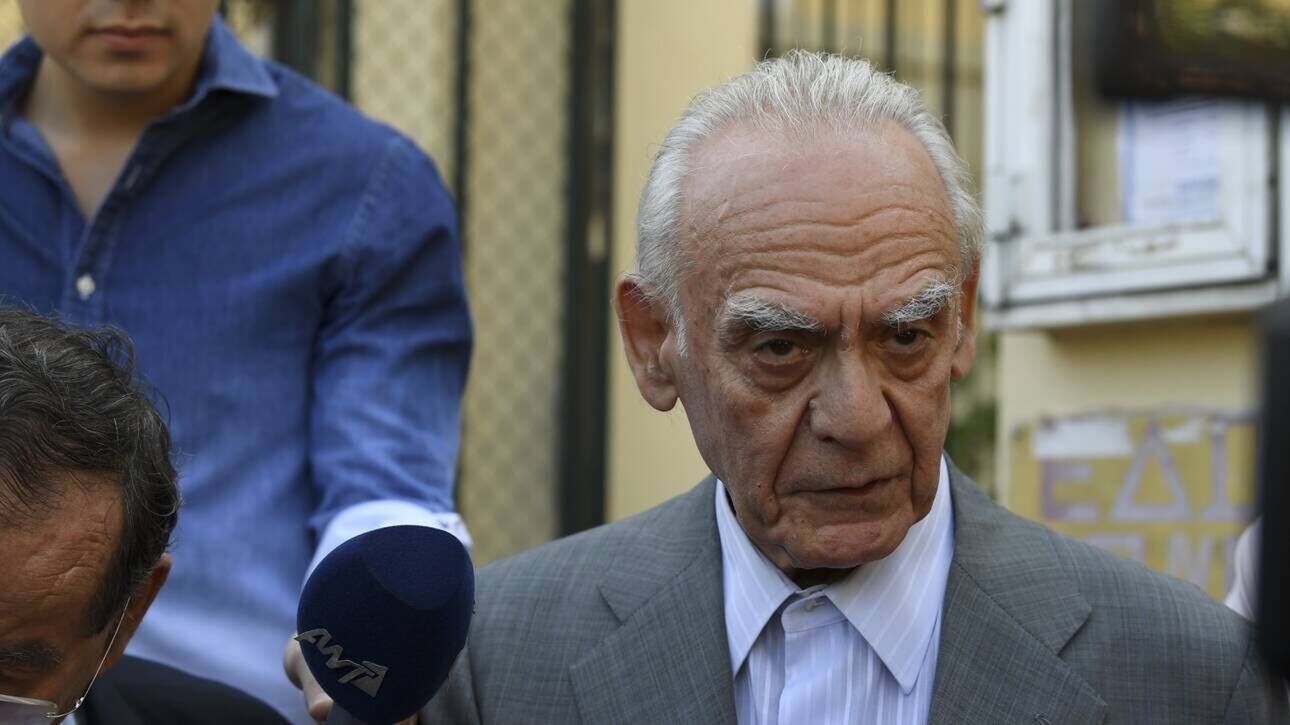 Άκης Τσοχατζόπουλος - Η πρώτη διαθήκη: Αποκληρώνει δύο παιδιά του - Πού ...