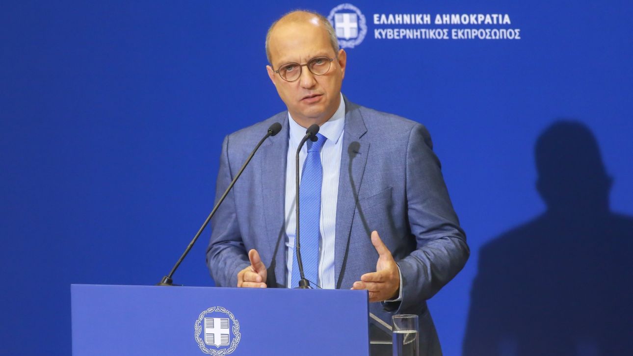 Οικονόμου: Η κυβέρνηση εξαντλεί κάθε δημοσιονομικό περιθώριο που ...