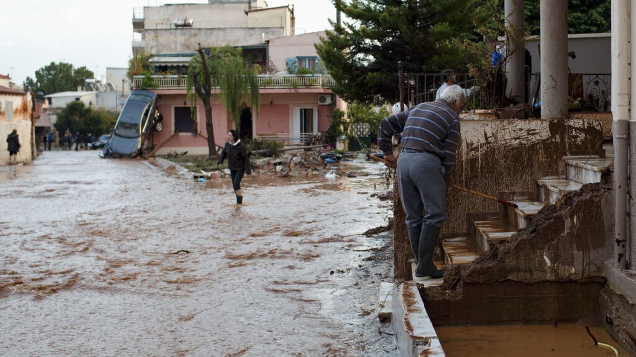 Φονική πλημμύρα Μάνδρας: Αθώα η Ρένα Δούρου, ένοχοι οκτώ κατηγορούμενοι ...
