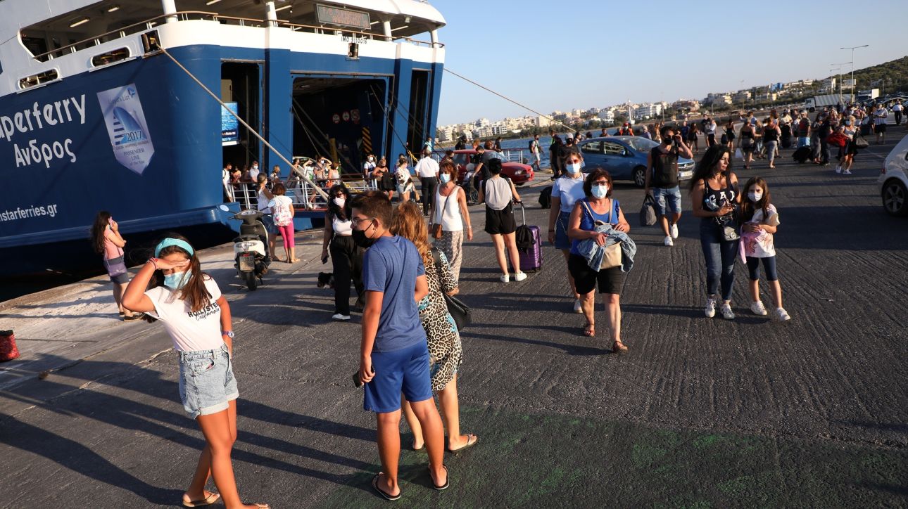 Συνεχίζεται η έξοδος των αδειούχων – Αυξημένη κίνηση σήμερα στα λιμάνια ...