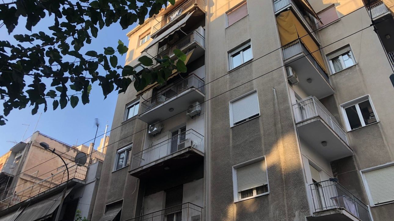 Νεκρός άνδρας έπειτα από πυρκαγιά στο Παγκράτι - CNN.gr