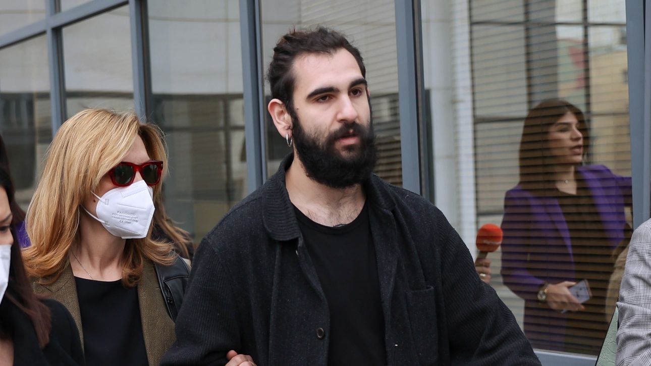 Δίκη Φιλιππίδη: «Τον δολοφόνησαν» είπε η σύζυγός του – «Το όπλο κρατούν ...
