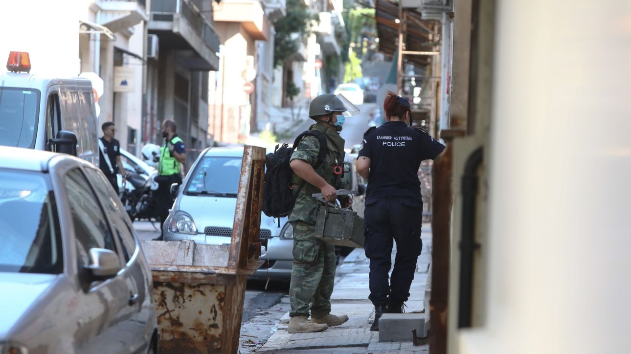 Συναγερμός στη Θεσσαλονίκη: Eντοπίστηκε χειροβομβίδα στο κέντρο της ...