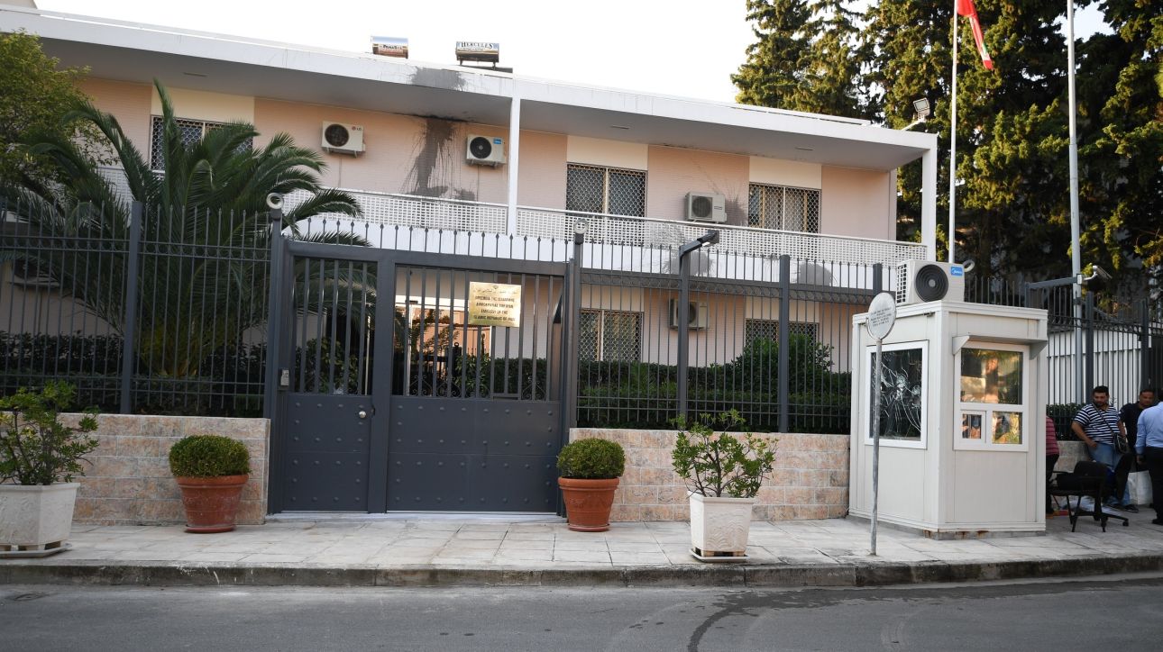 Επίθεση με μολότοφ στην πρεσβεία του Ιράν στο Ψυχικό - CNN.gr