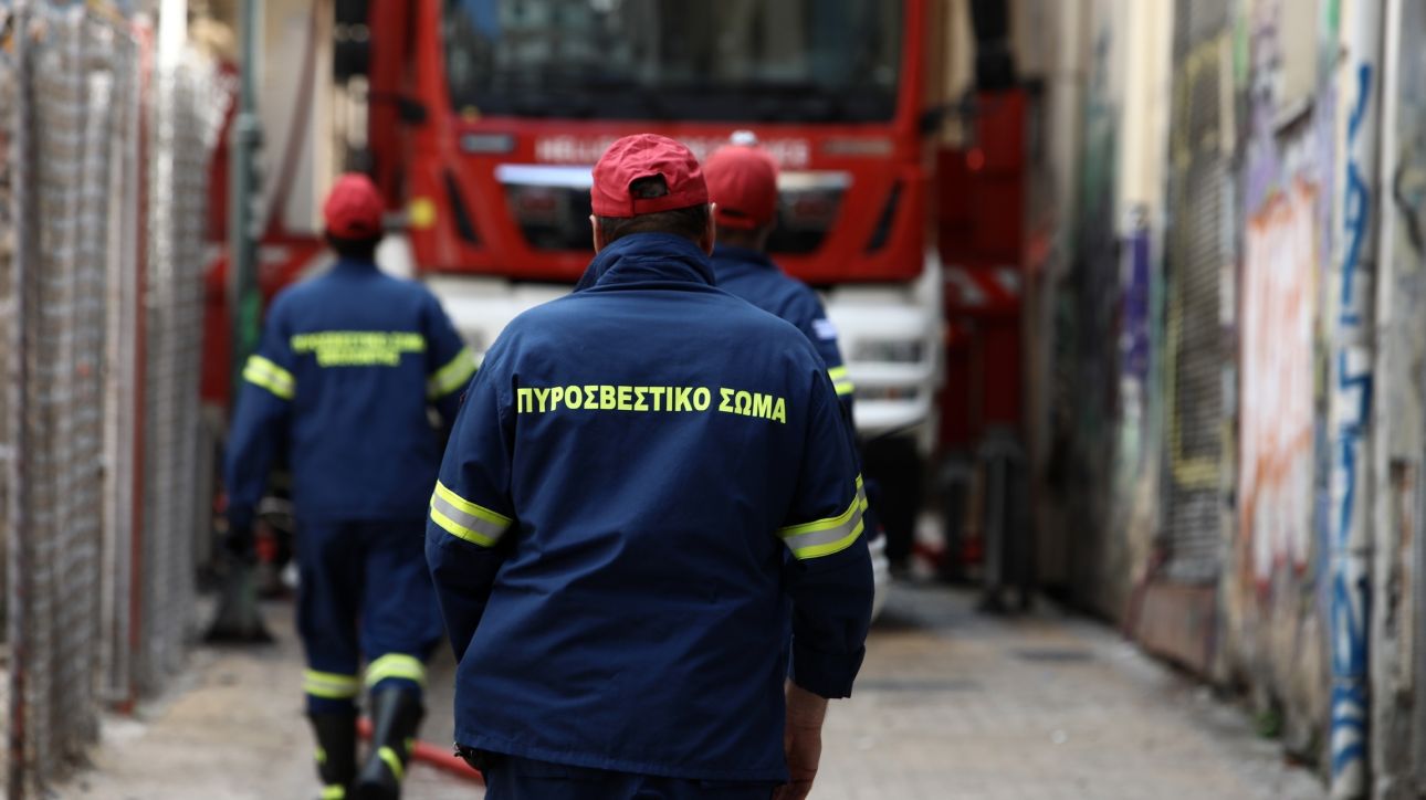 Φωτιά σε υπόγειο χώρο στην Πλάκα - Κινητοποίηση της Πυροσβεστικής - CNN.gr