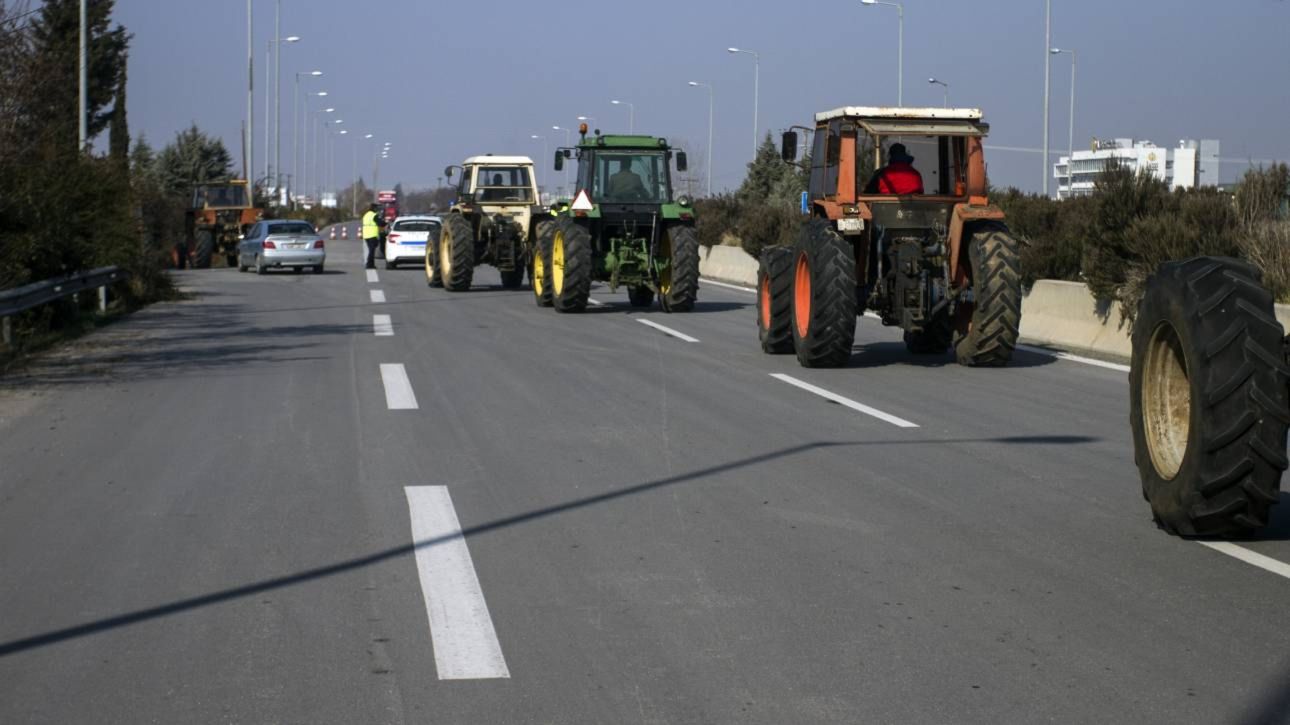 Κινητοποιήσεις ξεκινούν οι αγρότες: Την Τρίτη τα πρώτα μπλόκα στη ...