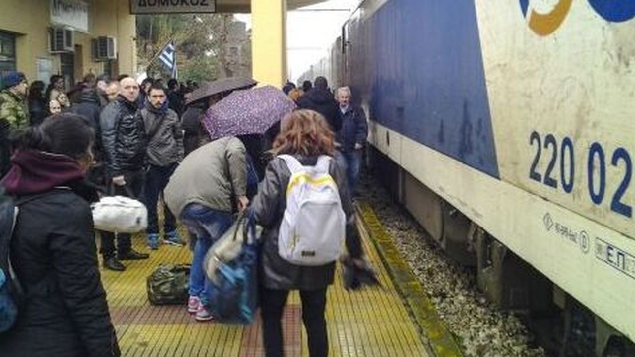 Εκτροχιασμός αμαξοστοιχίας στο Λιανοκλάδι - CNN.gr